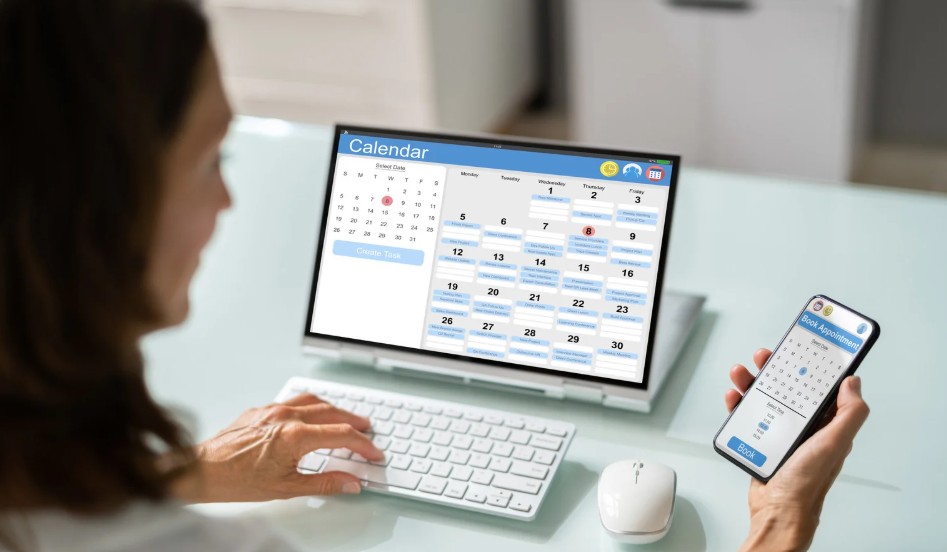 How to Create a Hot Desk Booking System? - Key Steps for a Flexible and ...